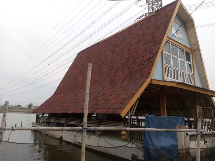 Rumah Baca Apung Pertama Terbengkalai - LENTERAJATENG.COM